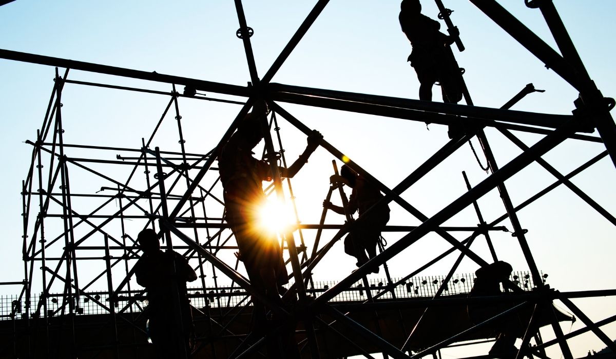 Andamios para construcción tu solución para trabajos de altura | ESMETEVA